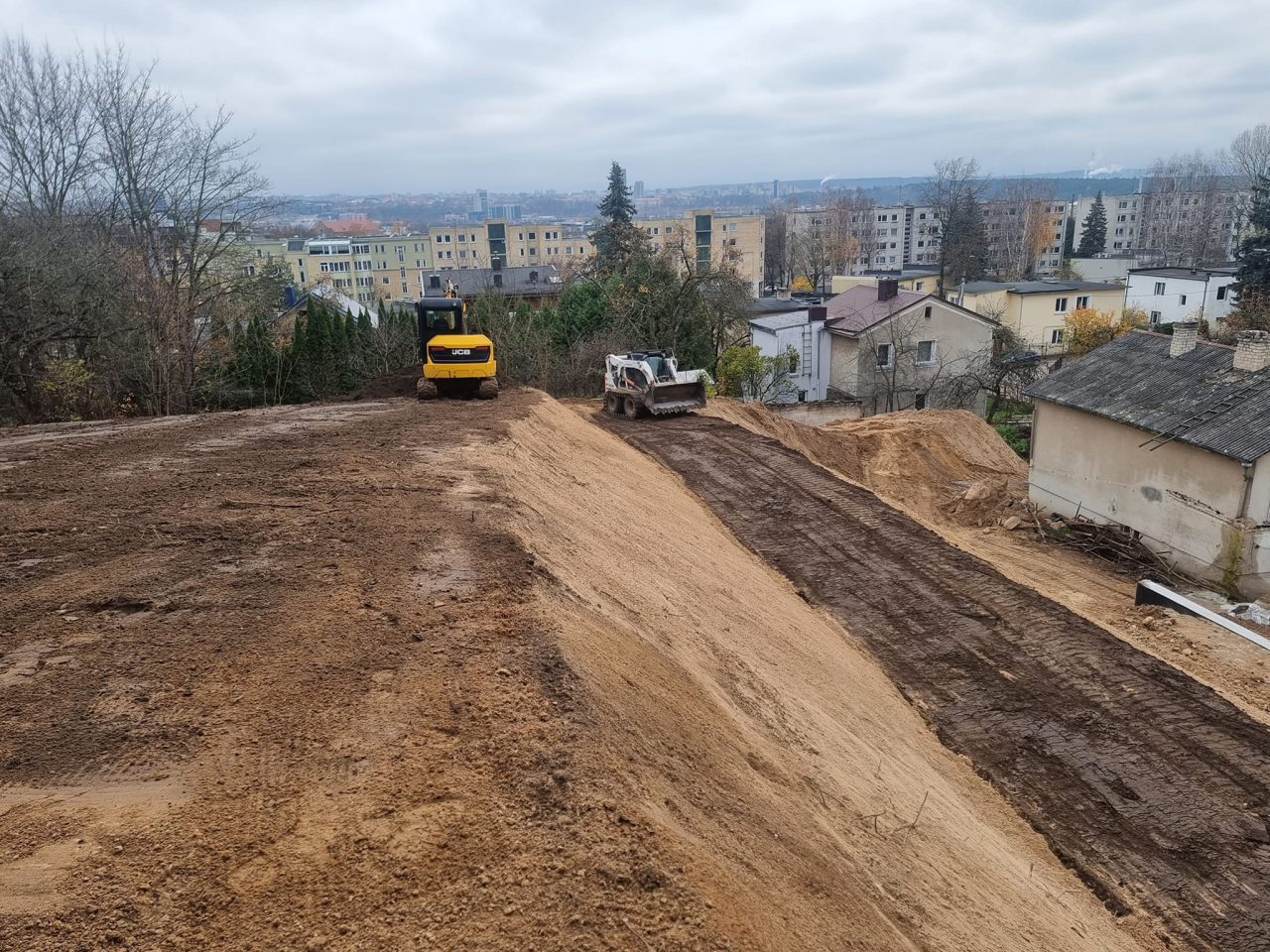 Šlaitų formavimas - Žemės kasimo darbai ir krovinių pervežimas ...